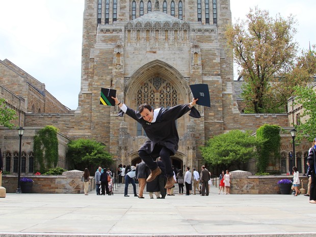 Filho de ex-diarista se forma em Yale e trabalha pela educação do ...